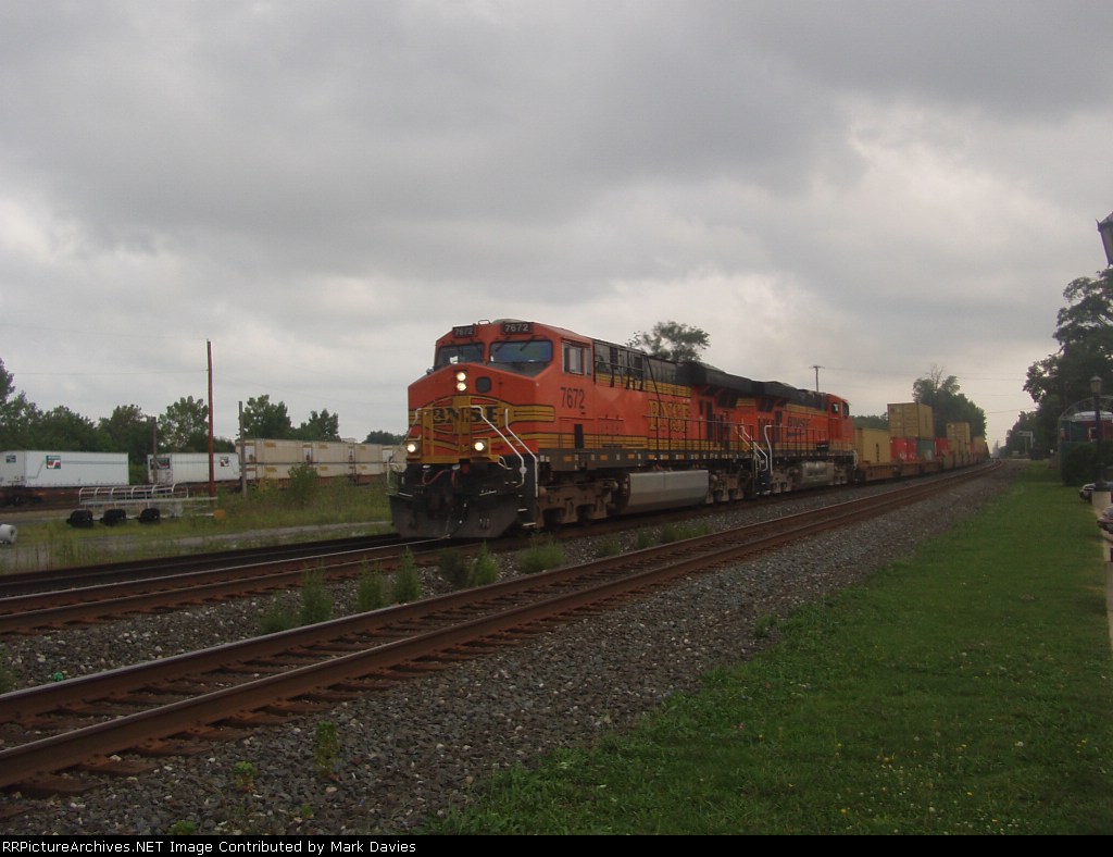 BNSF 7672 + 5993
